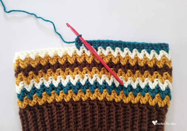 Wavy Vees Crochet Beanie Free Pattern - Crochet For You